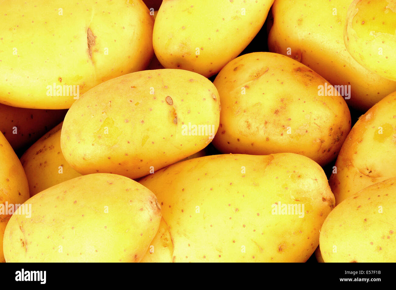 New early potatoes hi-res stock photography and images - Alamy
