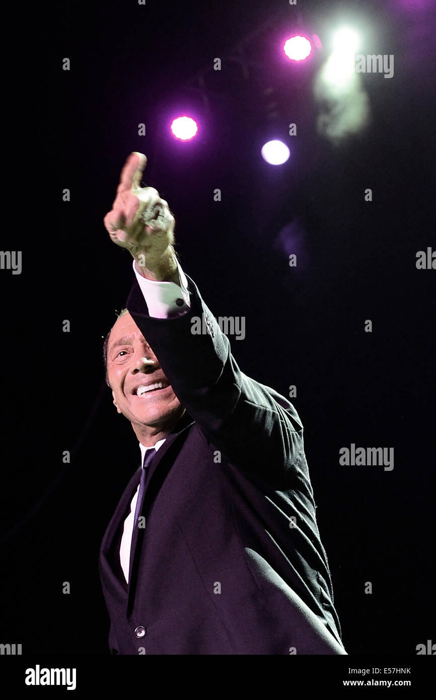 Paul anka music singer hi-res stock photography and images - Alamy