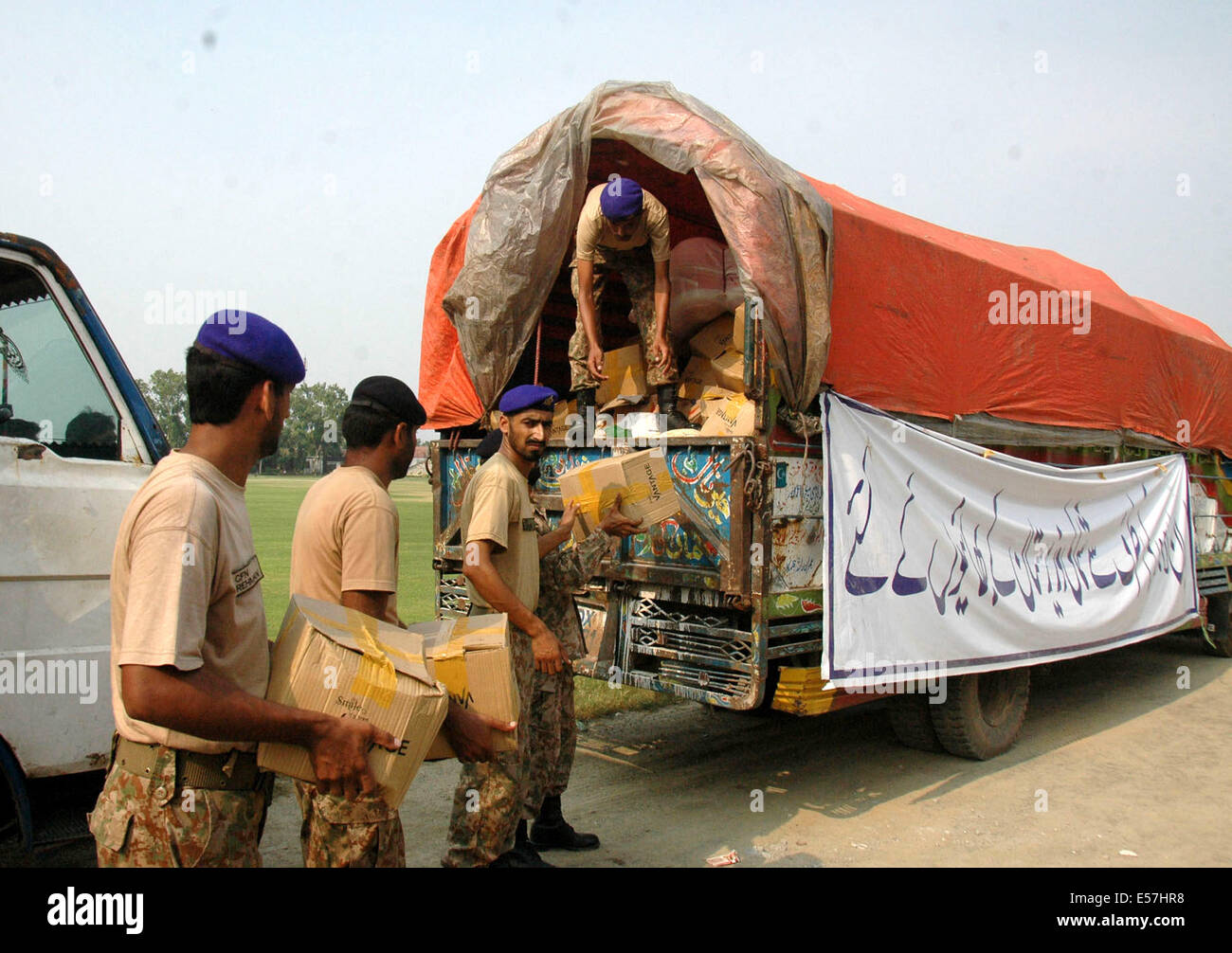 Pakistan soldiers hi-res stock photography and images - Alamy
