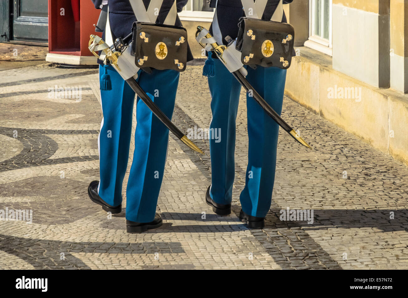 Traditional guard outside amalienborg hi-res stock photography and images - Alamy