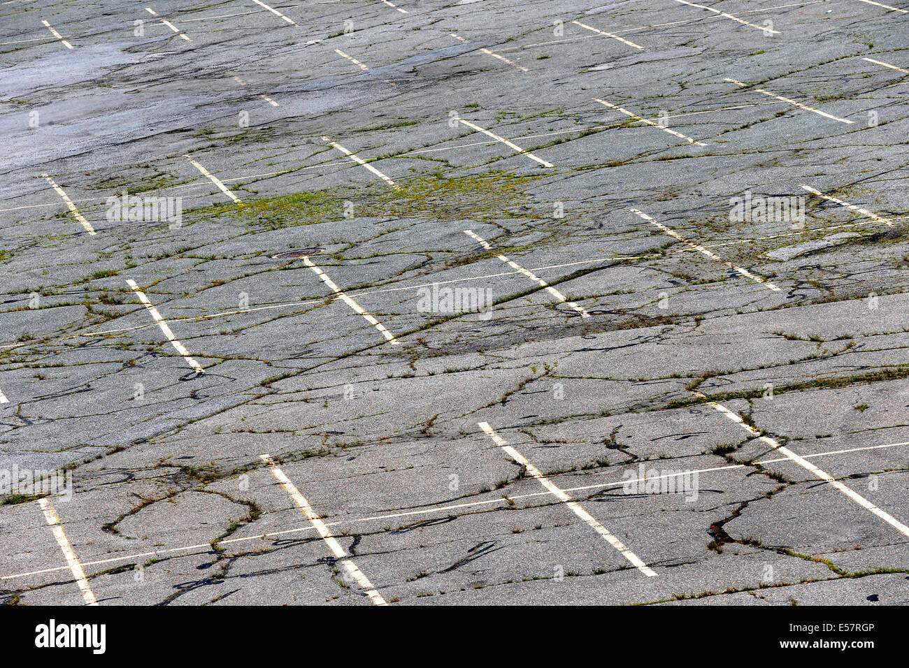 Empty deserted hi-res stock photography and images - Alamy