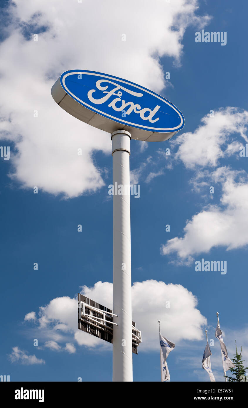 Ford dealership sign hi-res stock photography and images - Alamy