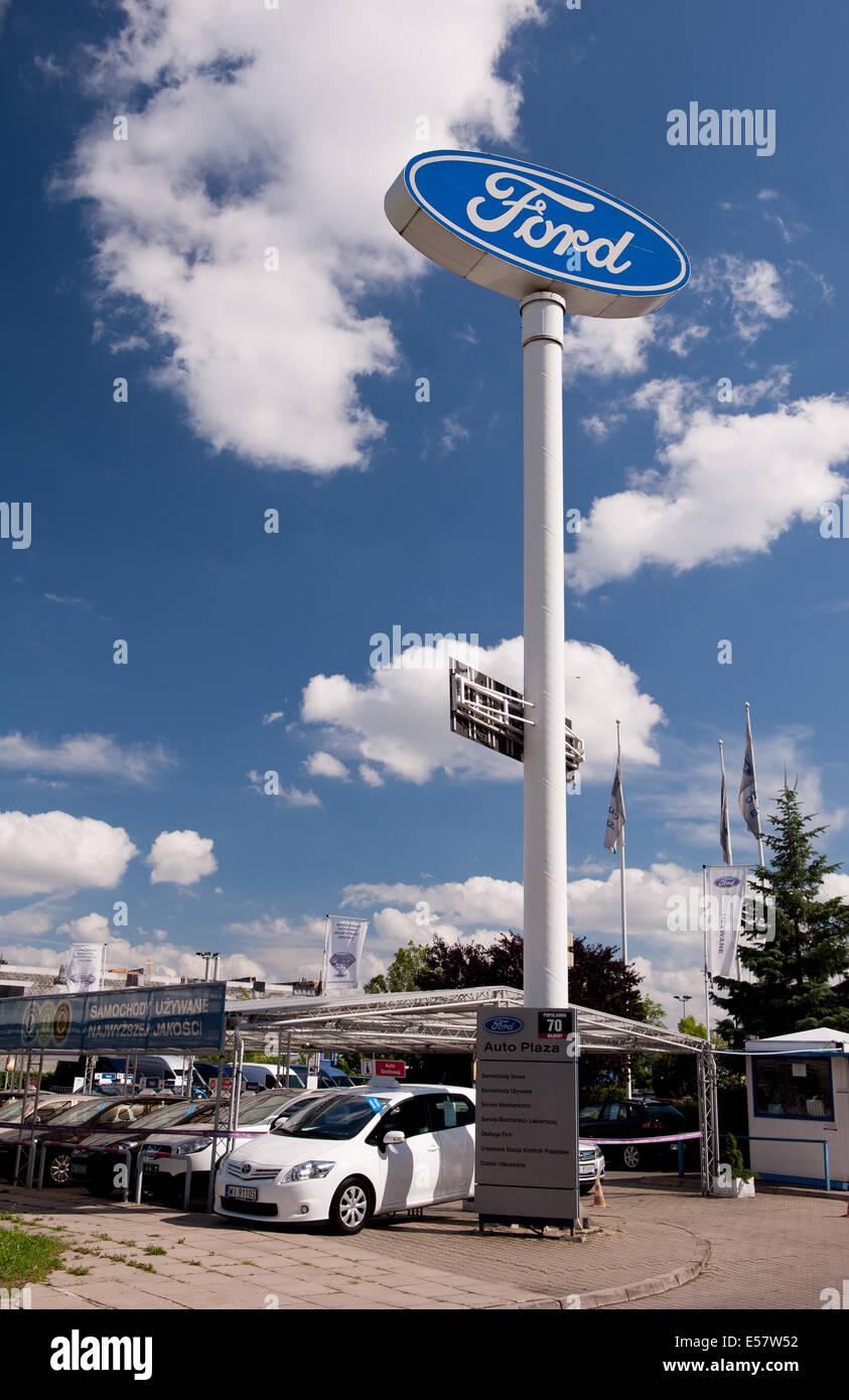 Ford sign hi-res stock photography and images - Alamy