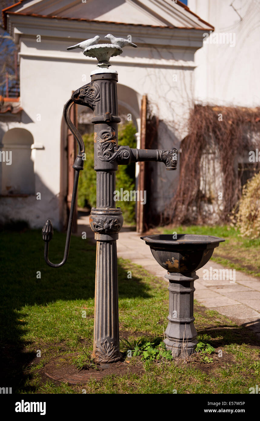 Deep well hi-res stock photography and images - Alamy