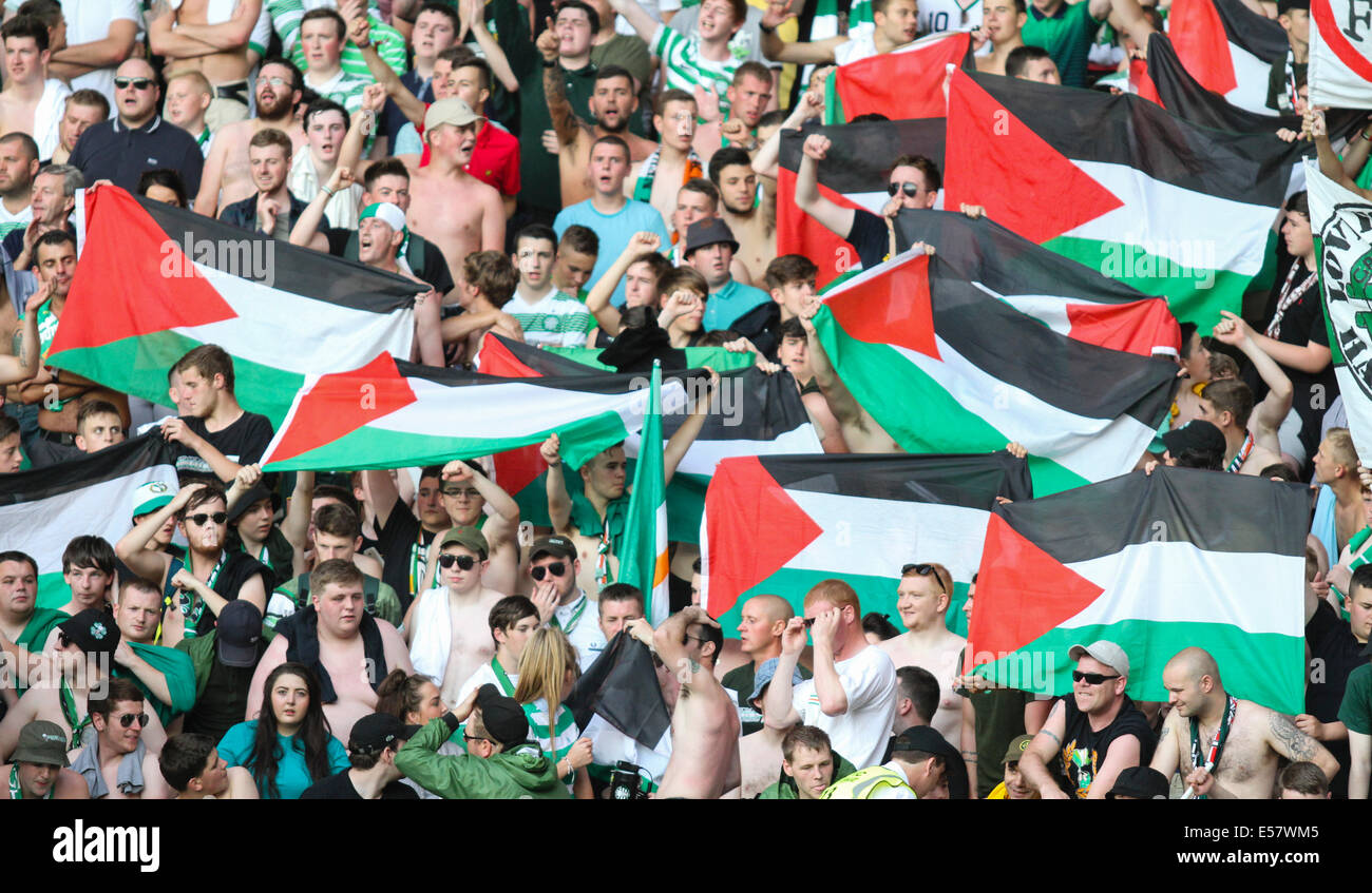 Palestinian football fans hi-res stock photography and images - Alamy