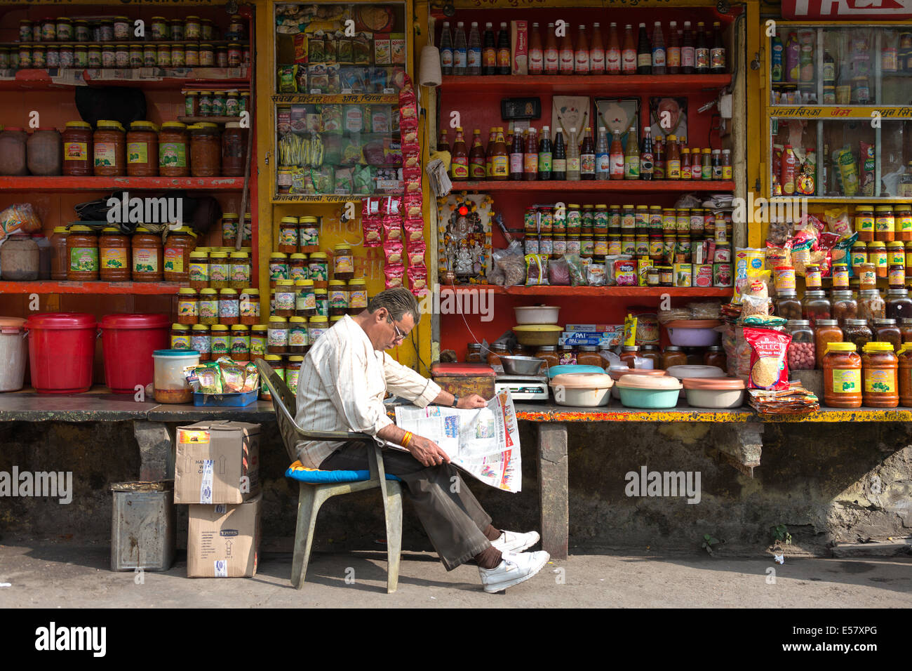 India grocery hi-res stock photography and images - Alamy