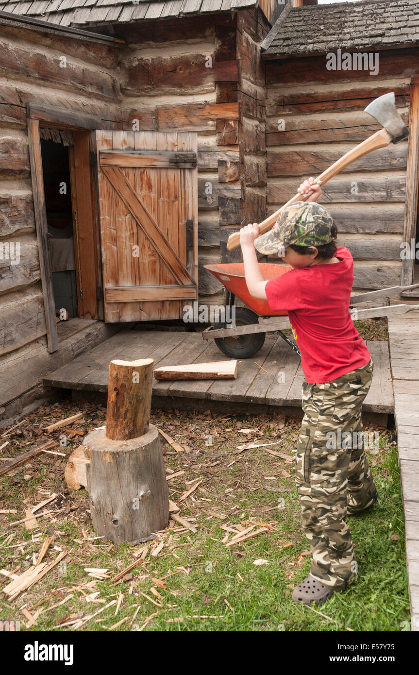 Chopping wood historical hi-res stock photography and images - Alamy