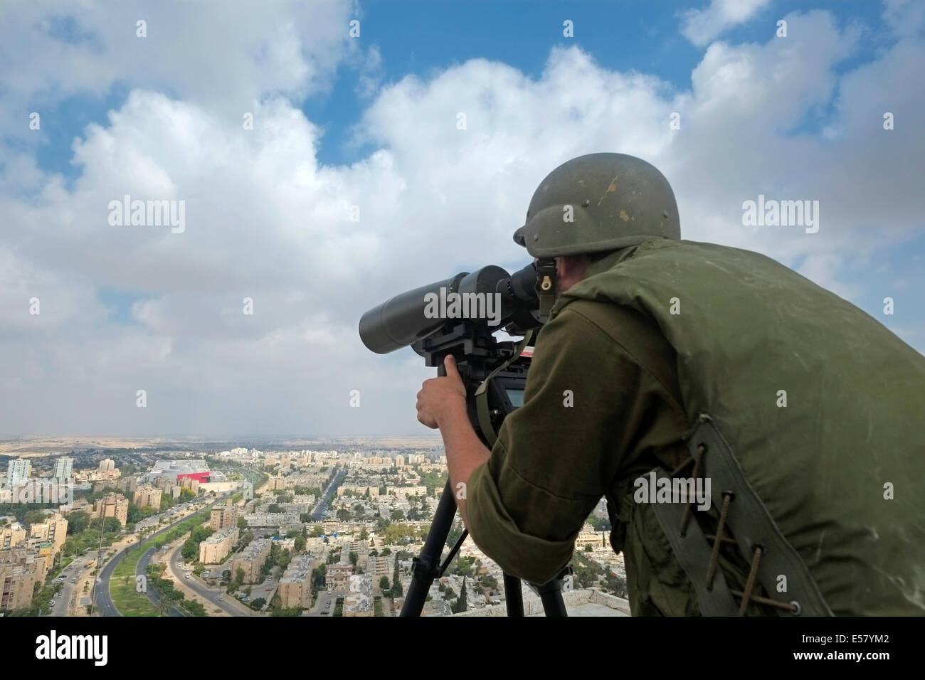 An Israeli soldier from the Field Intelligence Corps scans the skyline ...