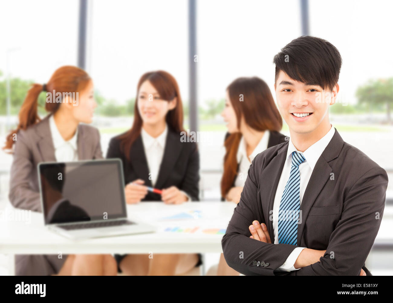 Business teams in discussion hi-res stock photography and images - Alamy