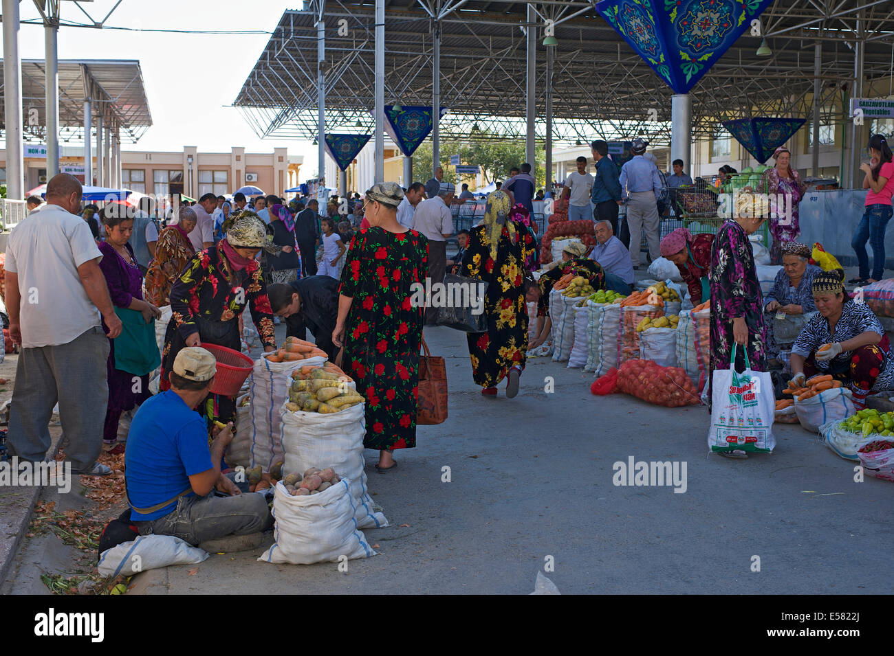 Samarkand market uzbekistan bazaar hi-res stock photography and images ...