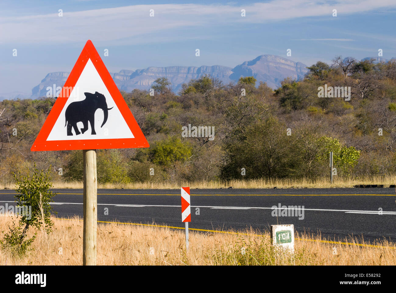 Road sign crossing elephants hi-res stock photography and images - Alamy