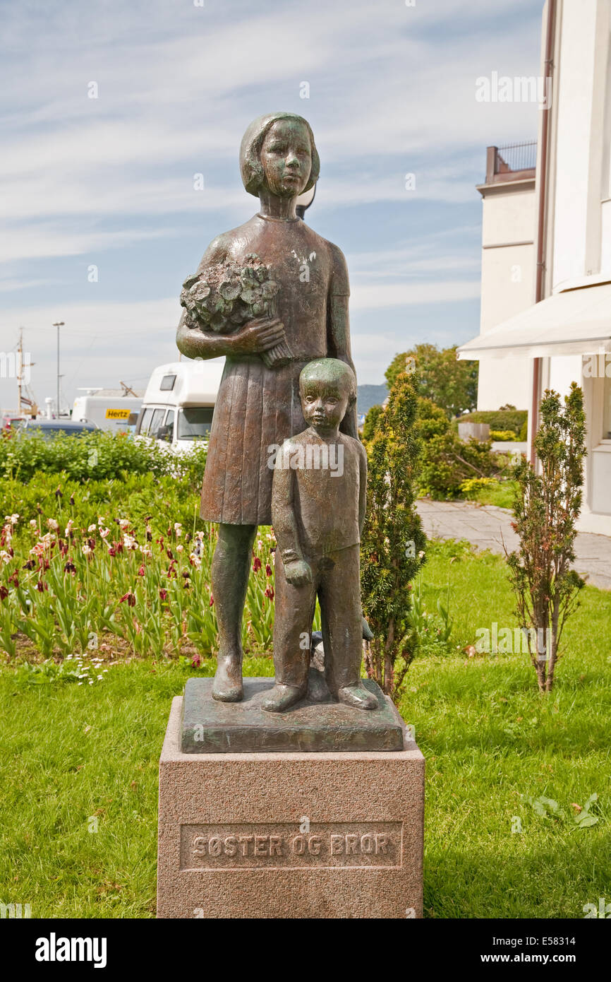Sister and Brother statue in Alesund Norway Stock Photo - Alamy