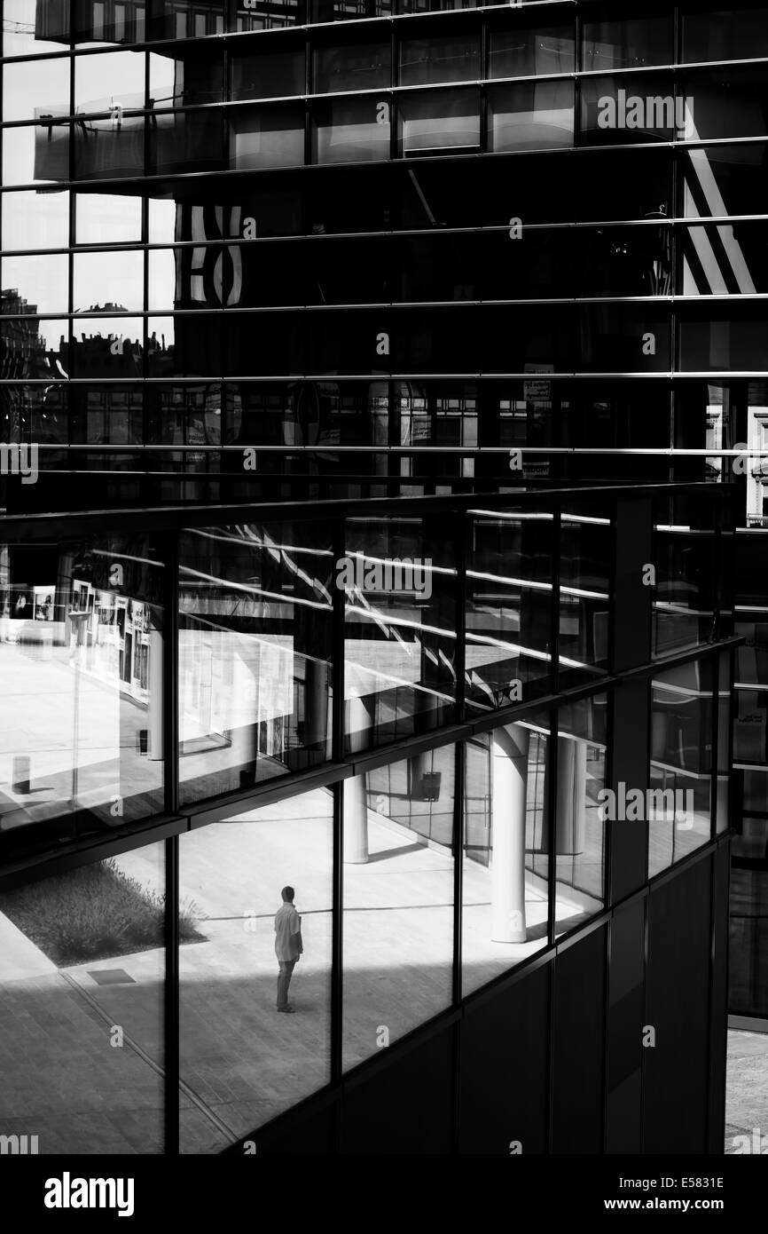 Reflections on skyscrapers hi-res stock photography and images - Alamy