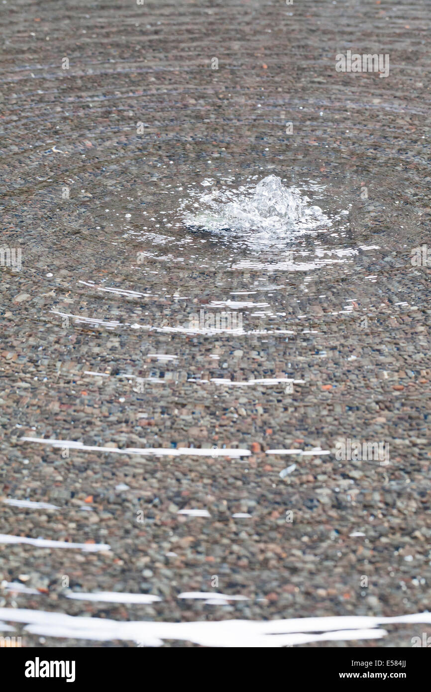 Fountain water ripples hi-res stock photography and images - Alamy