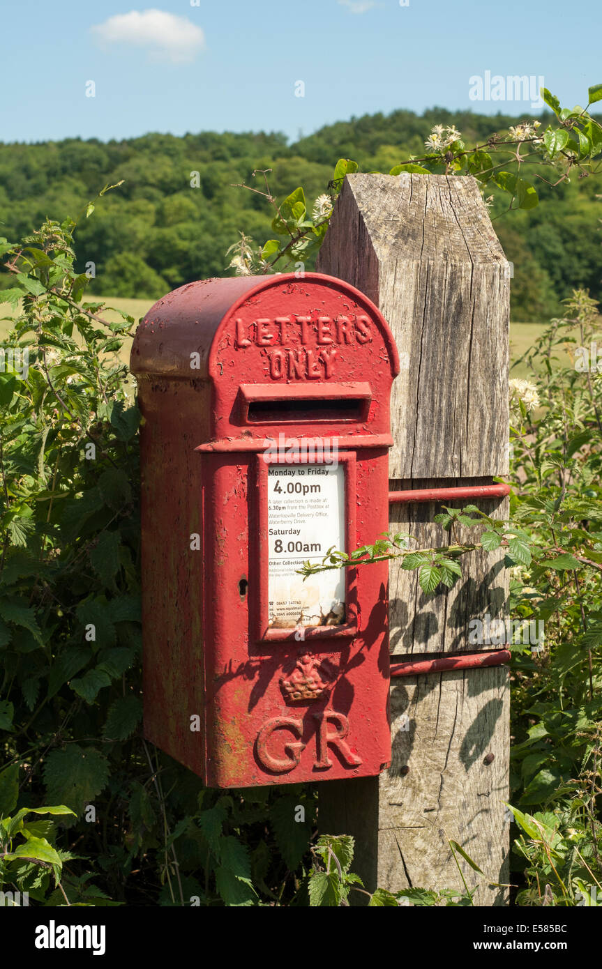 Red postbox hi-res stock photography and images - Alamy Red postbox hi-res stock photography and images - Alamy