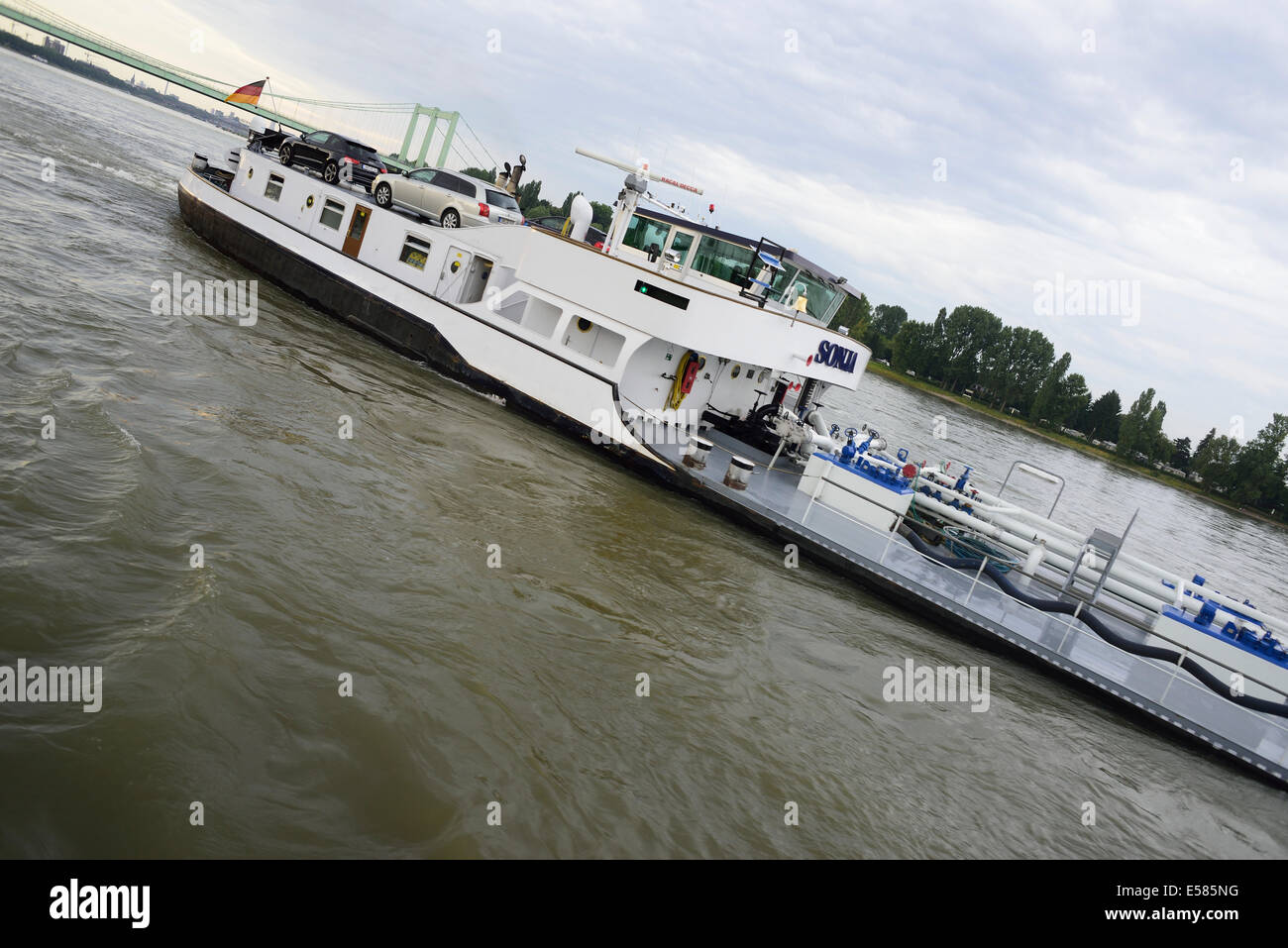 Rodenkirchen bridge steel suspension bridge rhine cologne hi-res stock ...