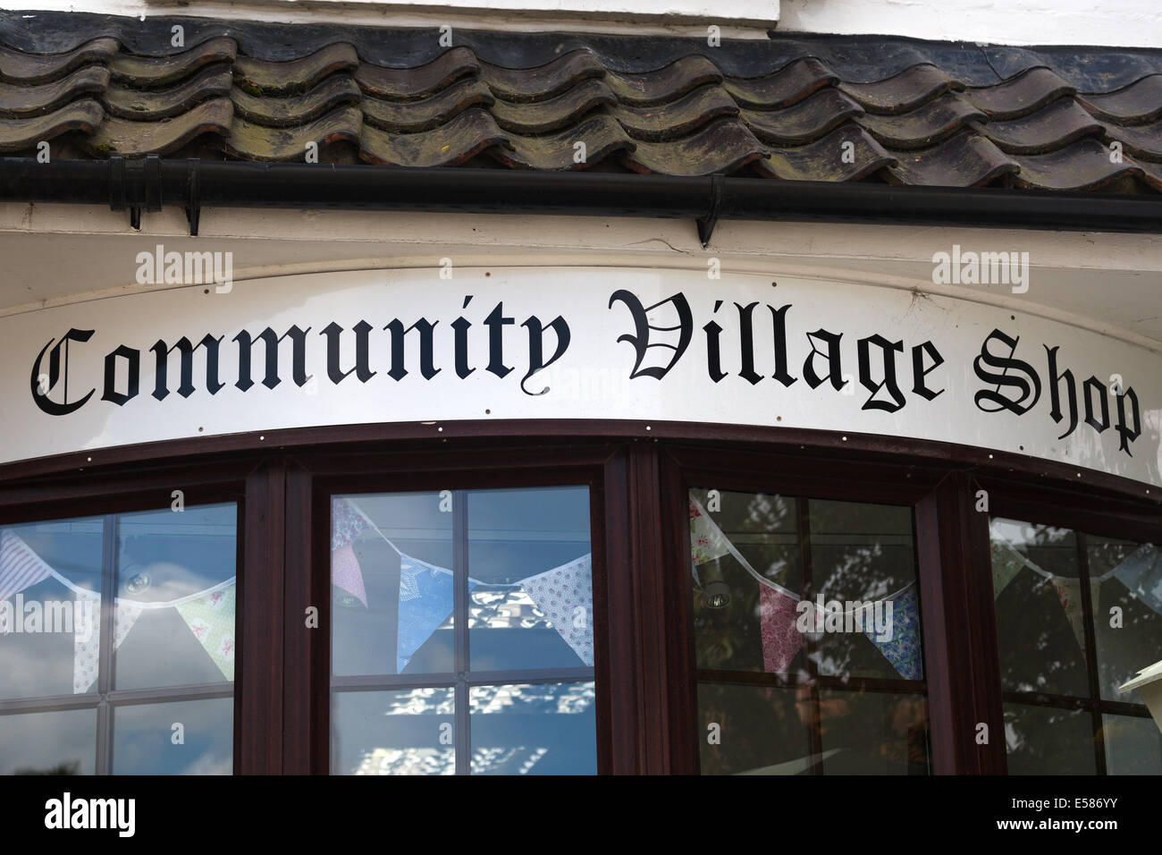 English village shop signs hi-res stock photography and images - Alamy