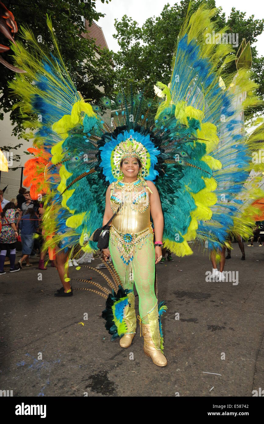 Women at Notting hill Carnival wearing traditional Caribbean Carnival ...