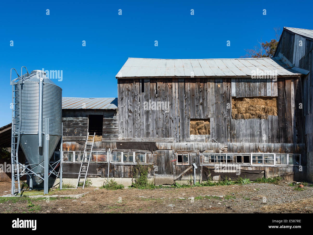 Wooden hay barn hi-res stock photography and images - Alamy