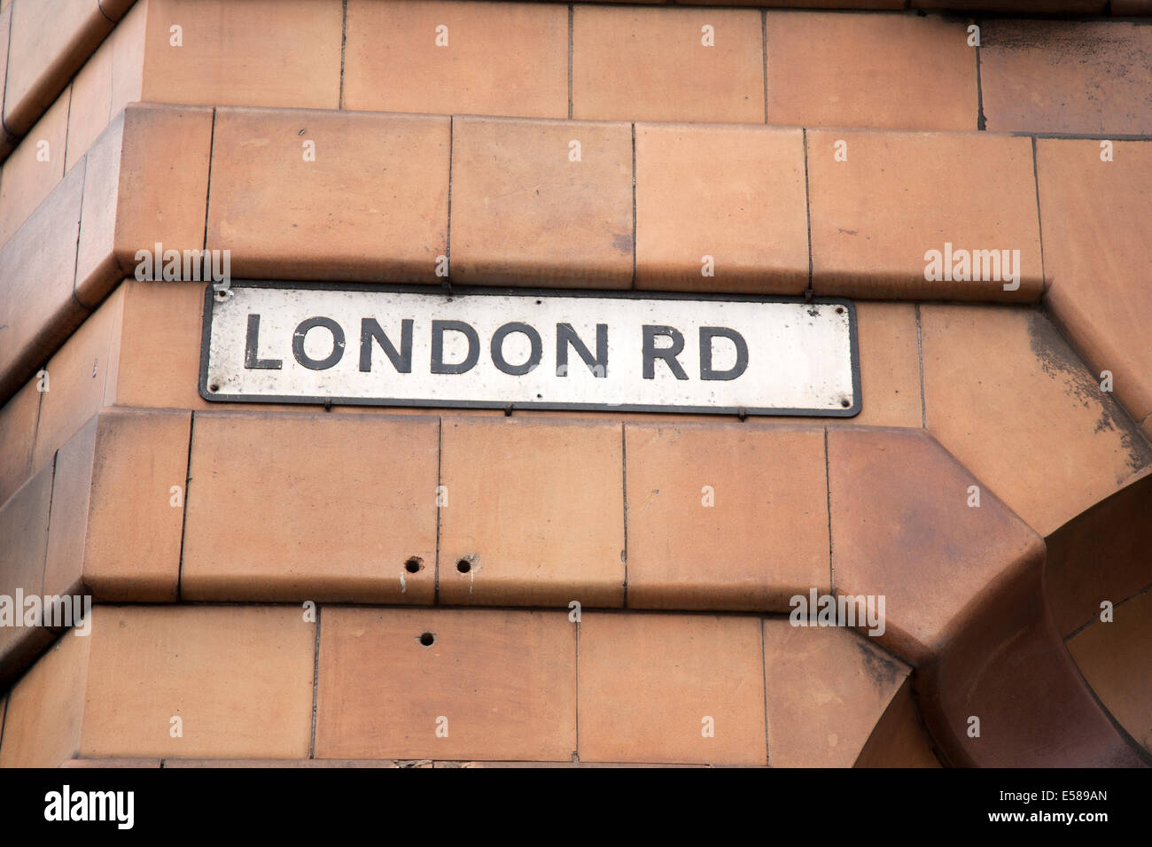 London Road Street Sign on Brick Wall Background Stock Photo - Alamy