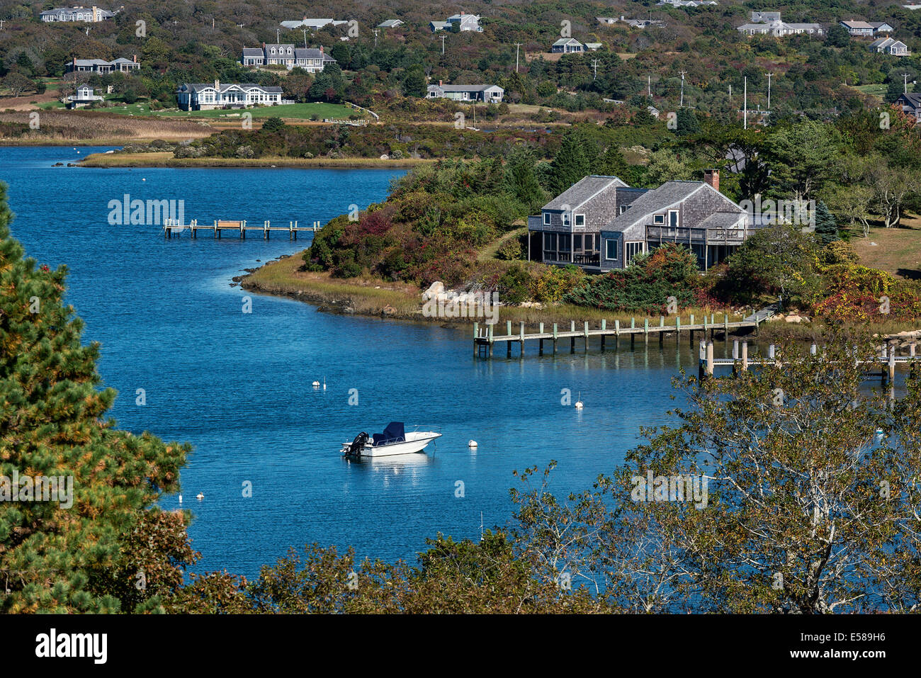 Marthas vineyard style home hi-res stock photography and images - Alamy