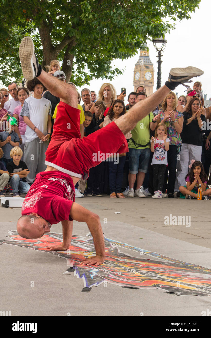 London , Southbank , amazing superb acrobatic modern street dancer ...