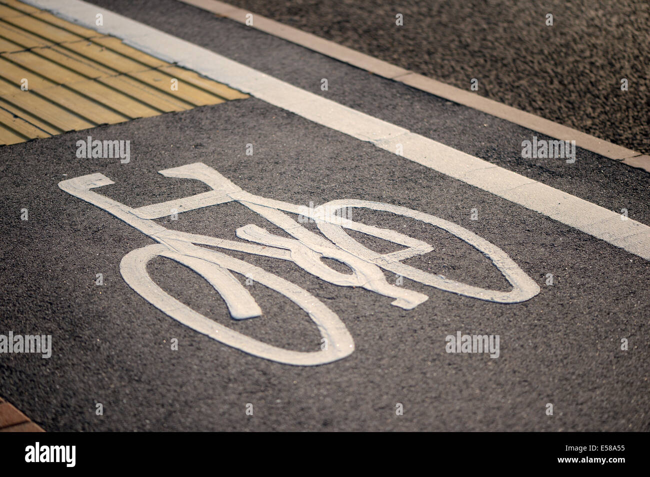 Cycle sign hi-res stock photography and images - Alamy