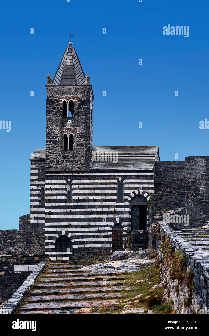 Medieval church architecture hi-res stock photography and images - Alamy