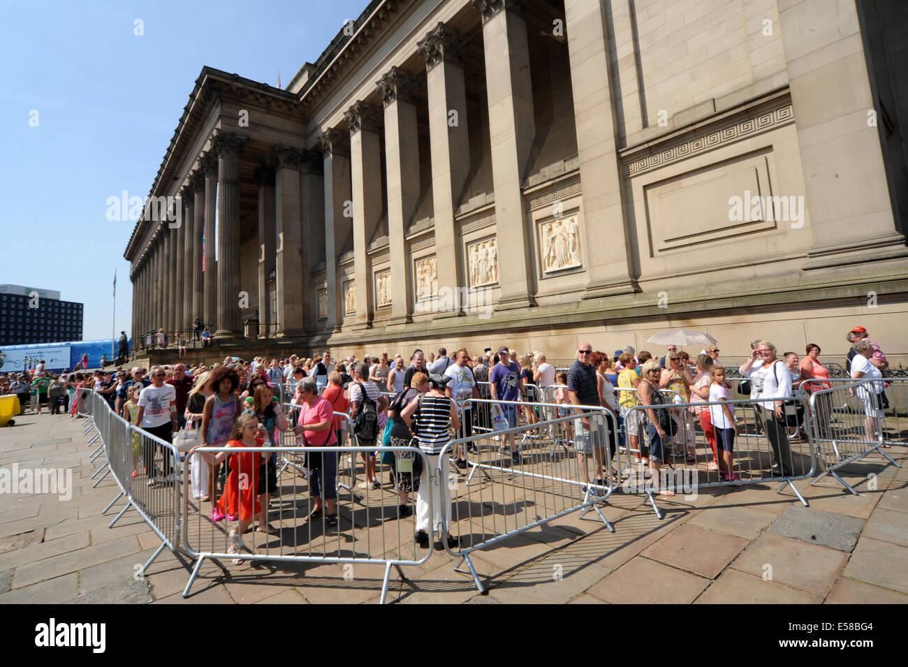 Liverpool, UK. 23rd July 2014. Hugh crowds queue outside to visit St ...