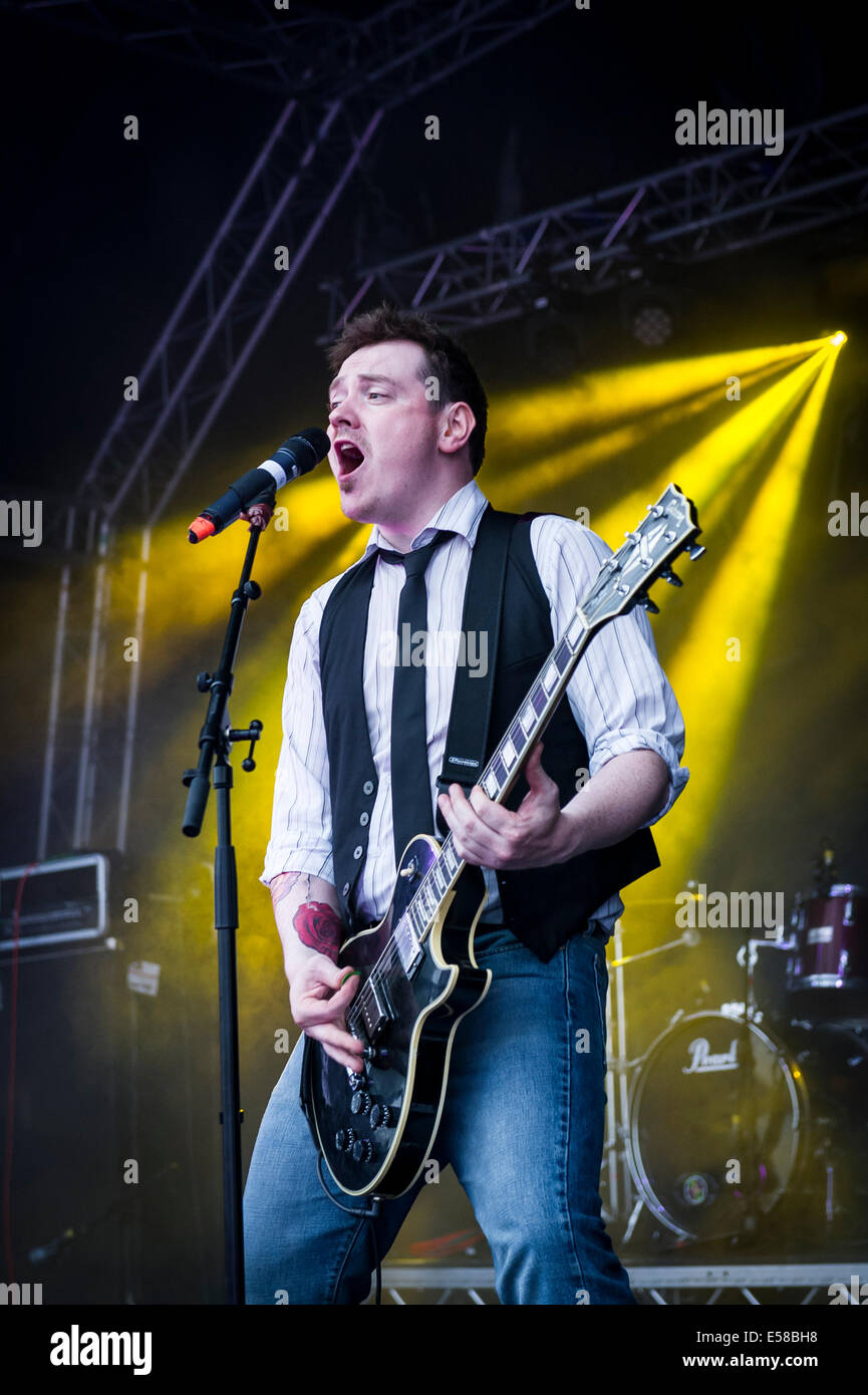 Finding Albert performing at the Brentwood Festival Stock Photo - Alamy