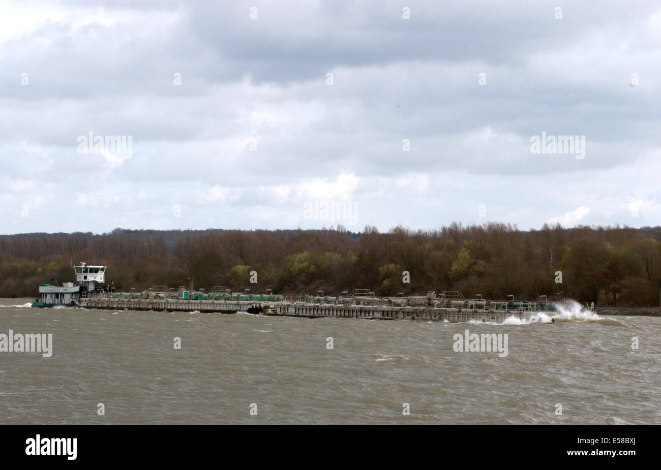 Barges on the seine river hi-res stock photography and images - Alamy