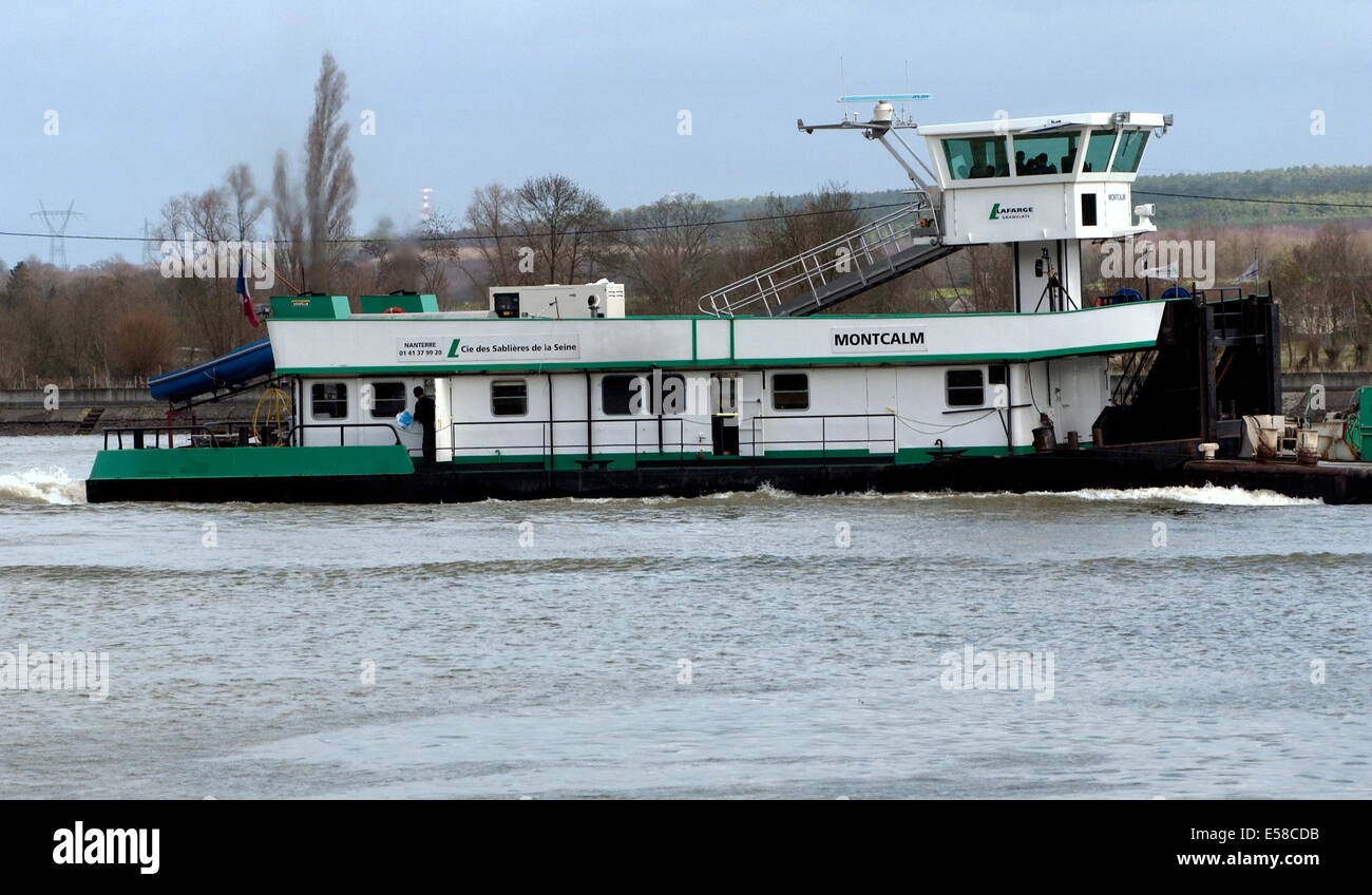 AJAXNETPHOTO. RIVER SEINE, FRANCE-INLAND WATERWAYS-FREIGHT-PUSHER TUG ...