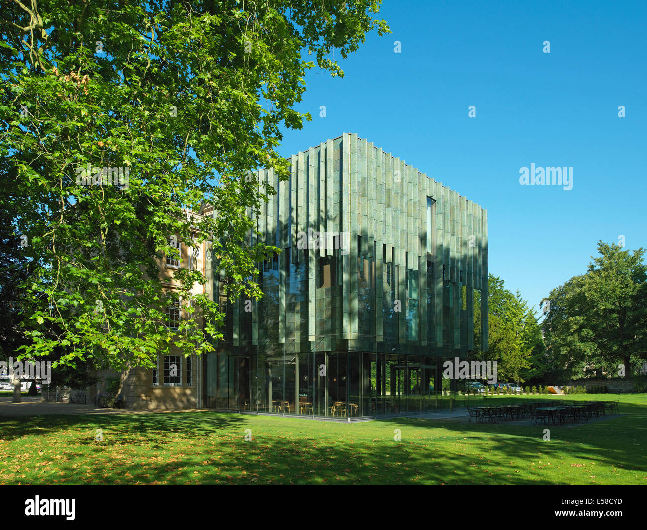 Holburne Museum Extension, Bath. Modern extension to classical style ...