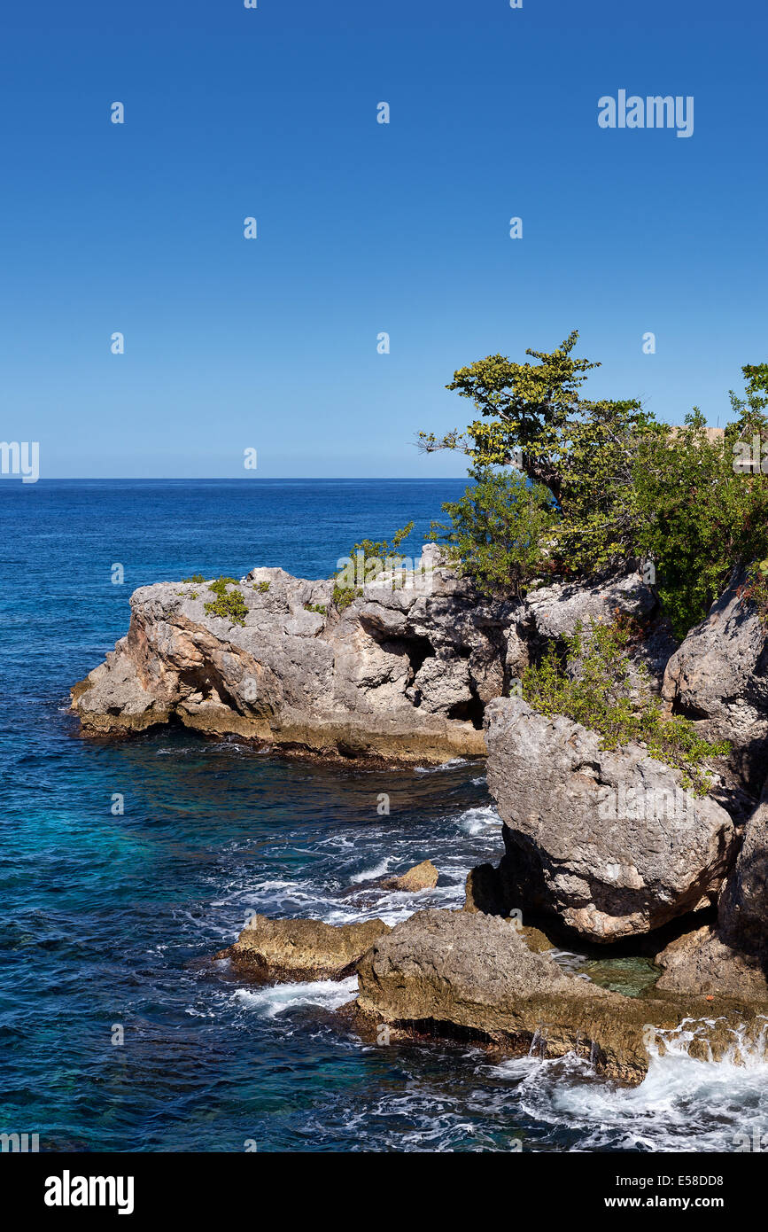 Coastal rocks and ocean, Negril, Jamaica Stock Photo - Alamy