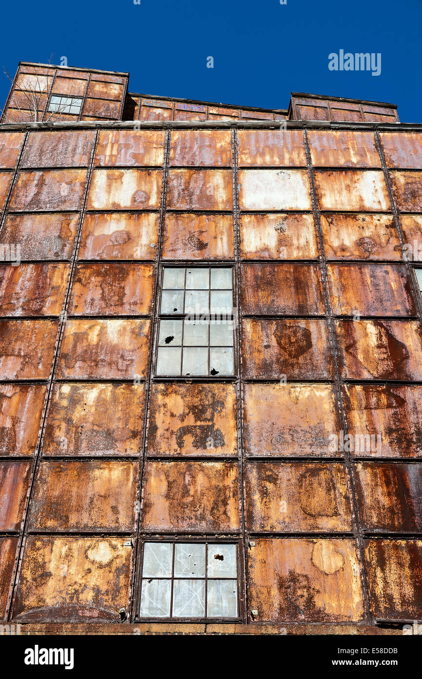 Abandoned factory exterior hi-res stock photography and images - Alamy