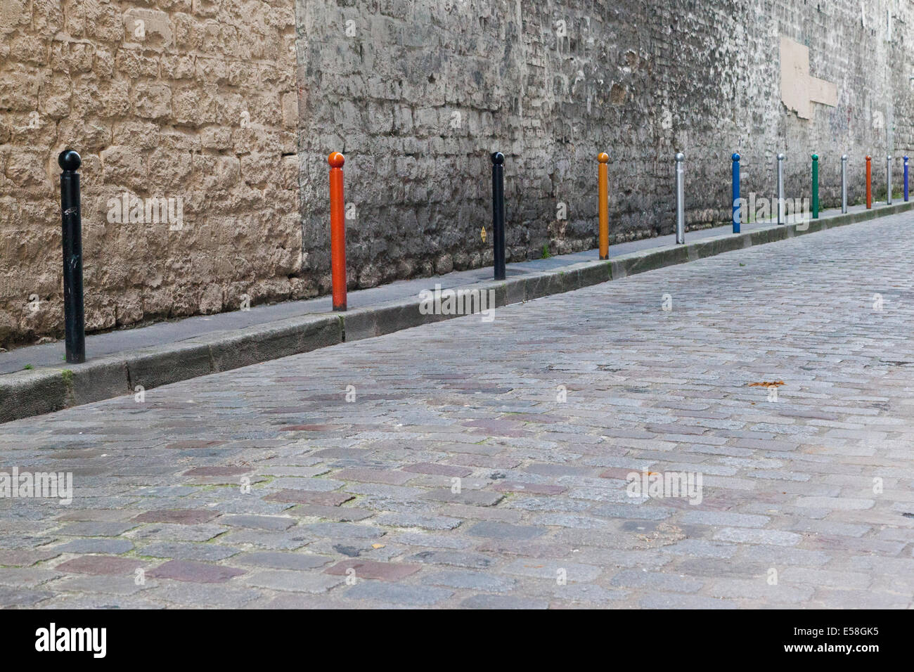 Street bollards paris hi-res stock photography and images - Alamy