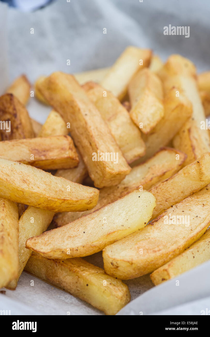 Golden deep fried potato chips hi-res stock photography and images - Alamy