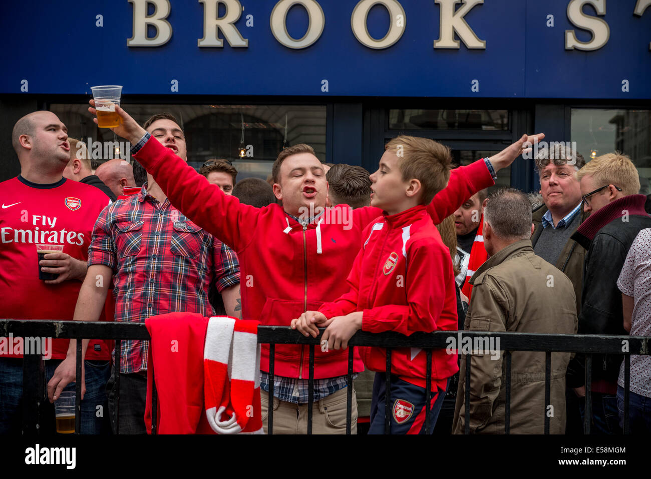 Arsenal fans london hi-res stock photography and images - Alamy