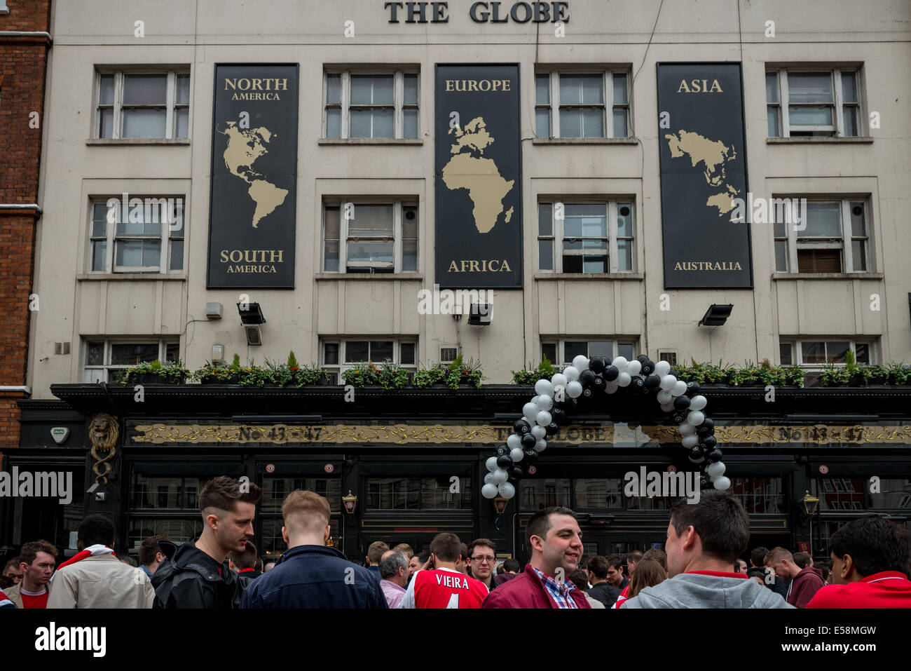 Arsenal fans london hi-res stock photography and images - Alamy