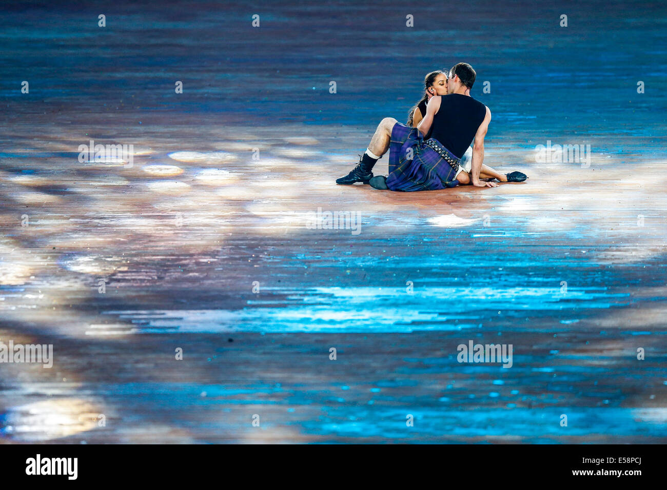 Commonwealth opening ceremony, kiss hi-res stock photography and images ...