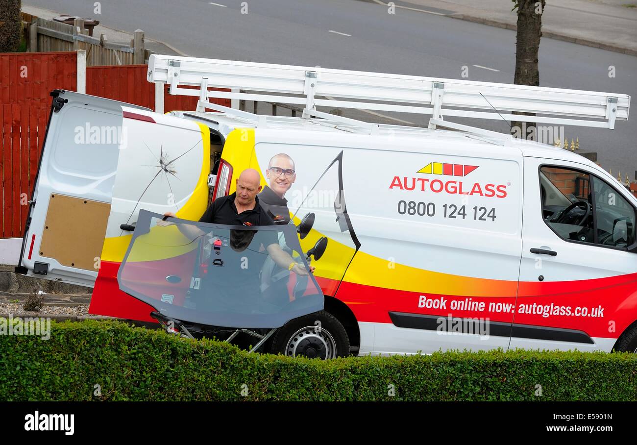 Replacement windscreen hi-res stock photography and images - Alamy