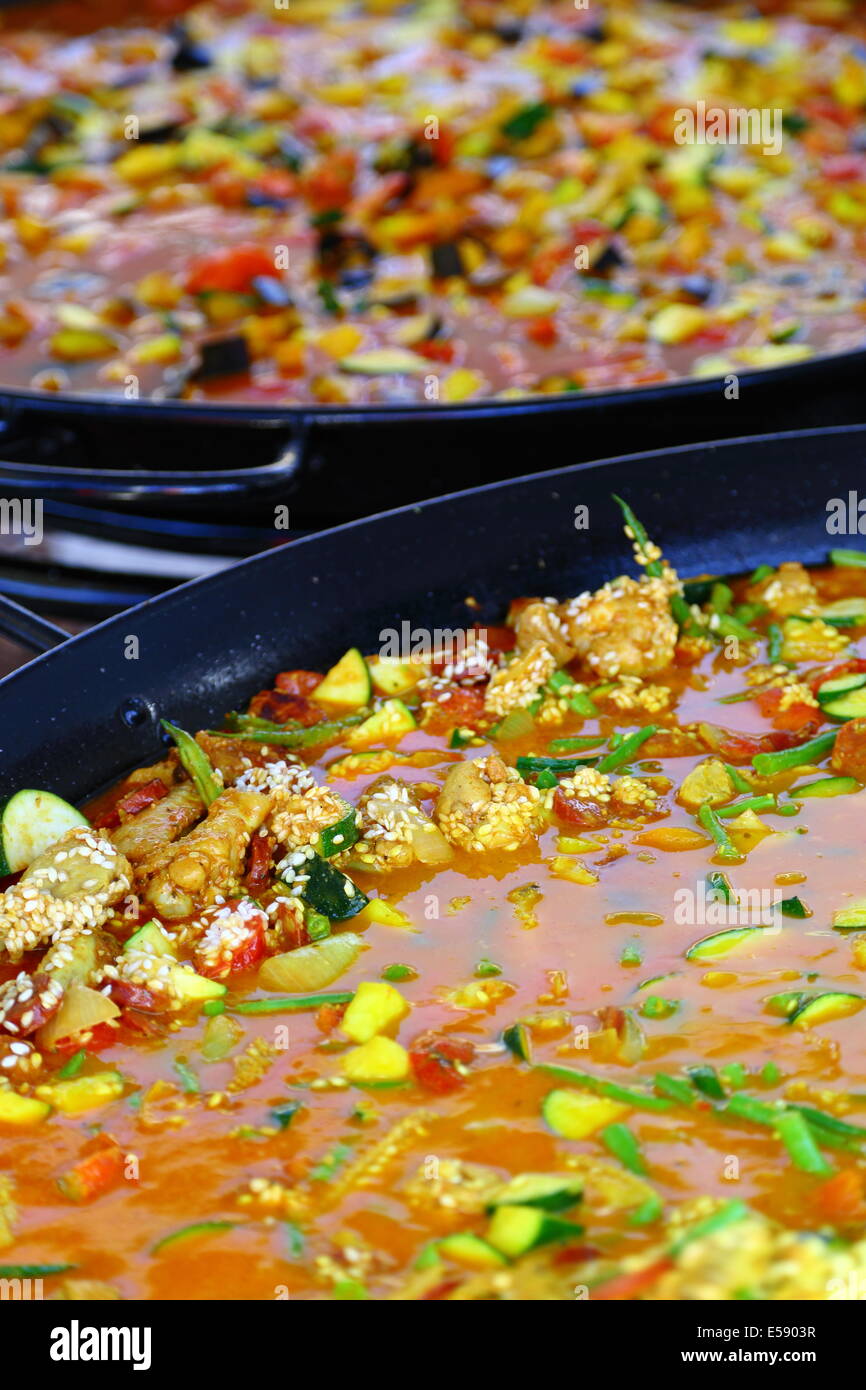Large paella dish hi-res stock photography and images - Alamy