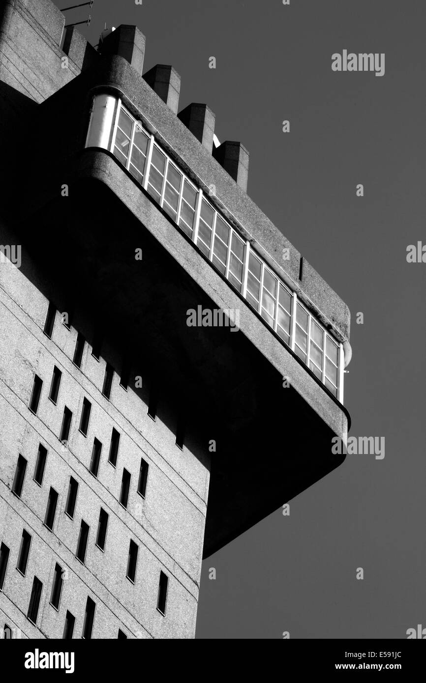 Tower block uk Black and White Stock Photos & Images - Alamy