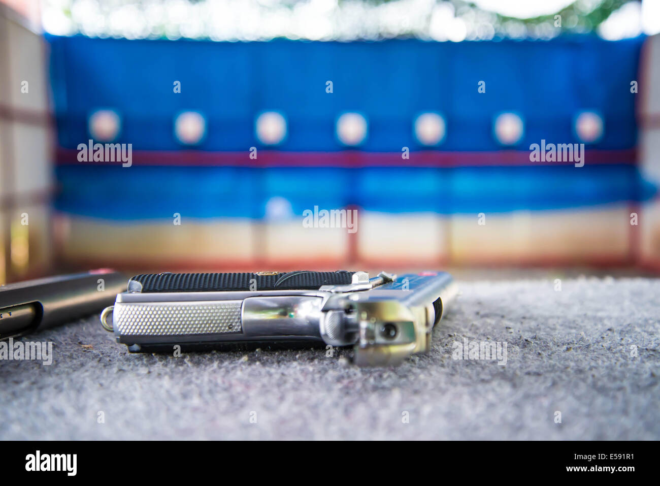 Shooting gallery hi-res stock photography and images - Alamy
