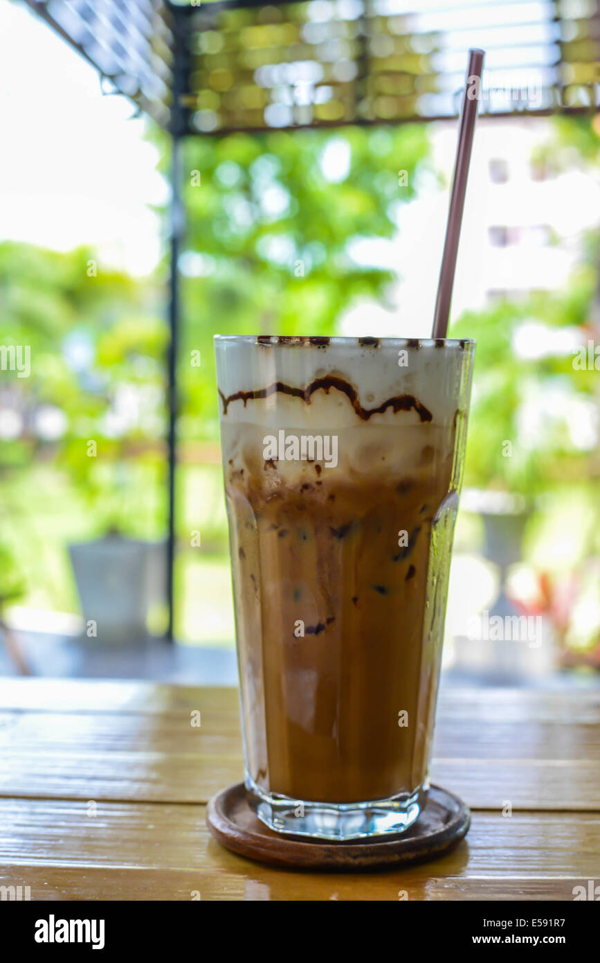 Iced cafe latte hi-res stock photography and images - Alamy