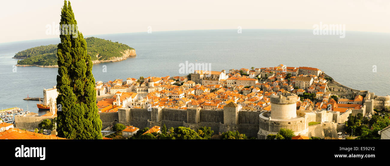 Panoramic view from the hill to Dubrovnik old town in the evening light ...