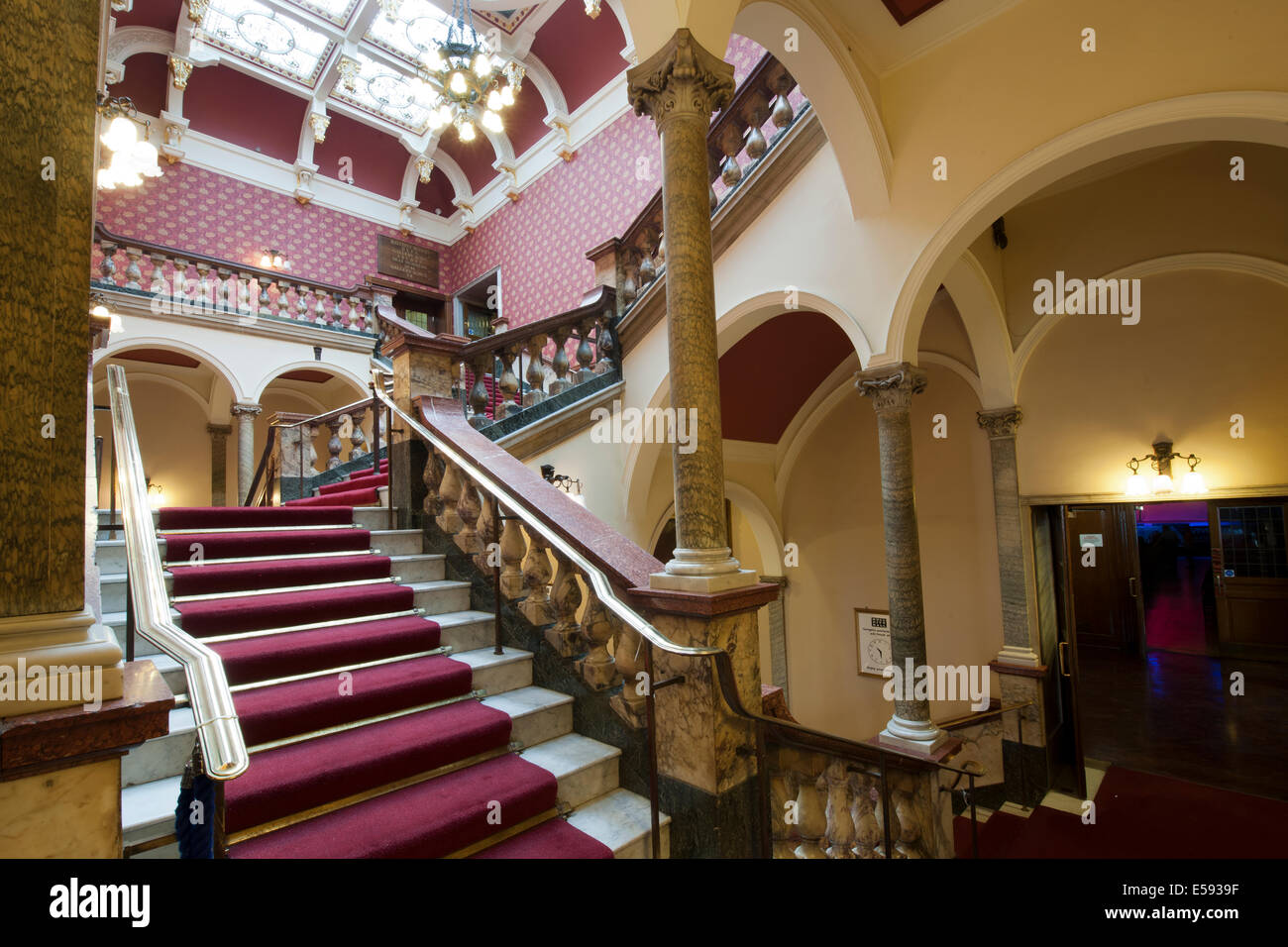 Hull city hall architecture hi-res stock photography and images - Alamy