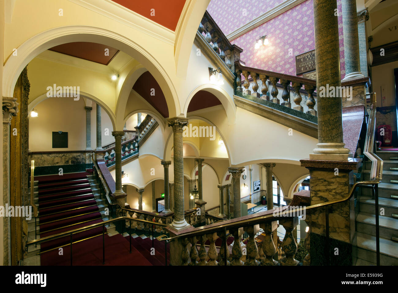 Hull city hall architecture hi-res stock photography and images - Alamy
