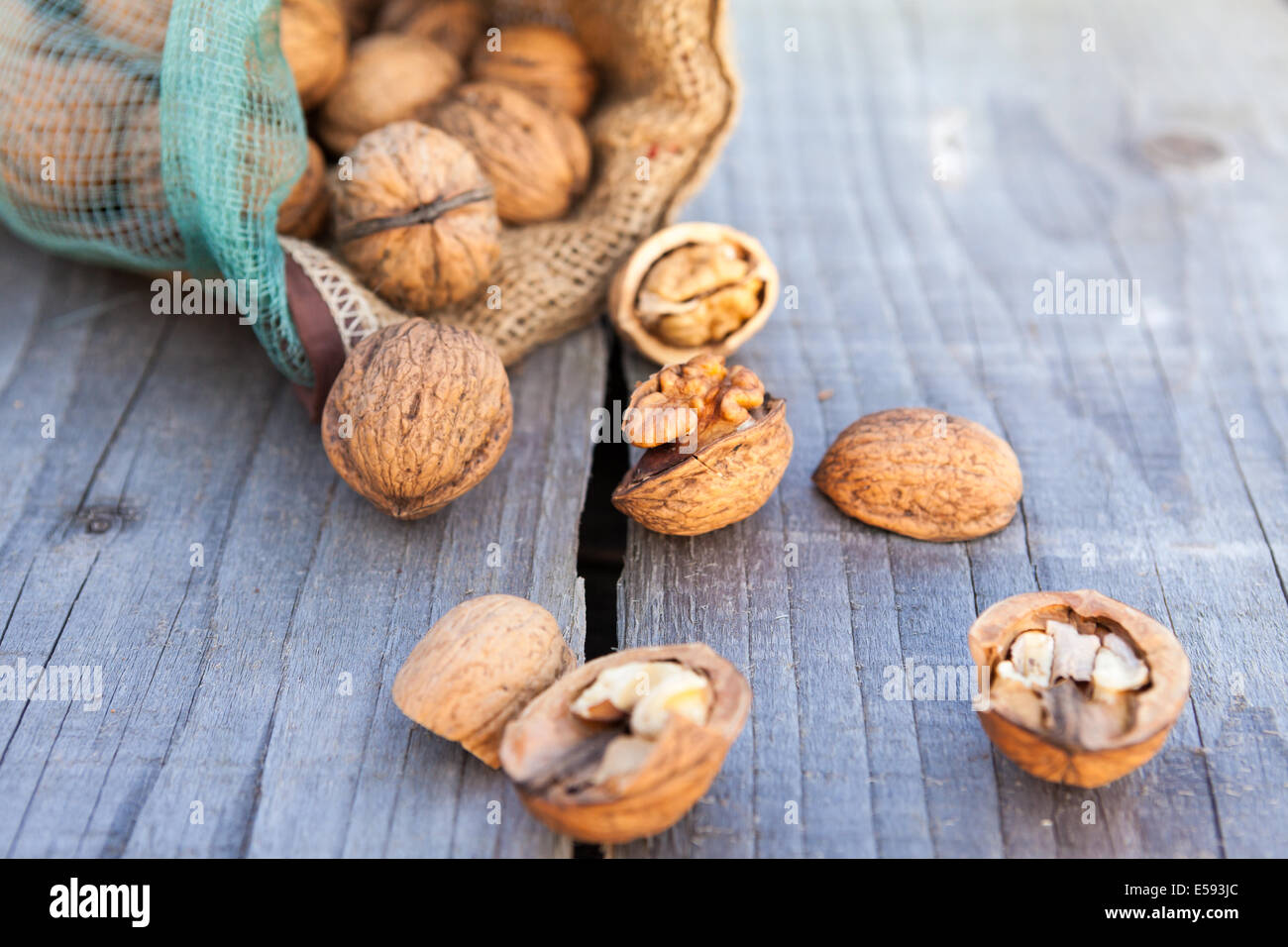 Walnuts structure hi-res stock photography and images - Alamy