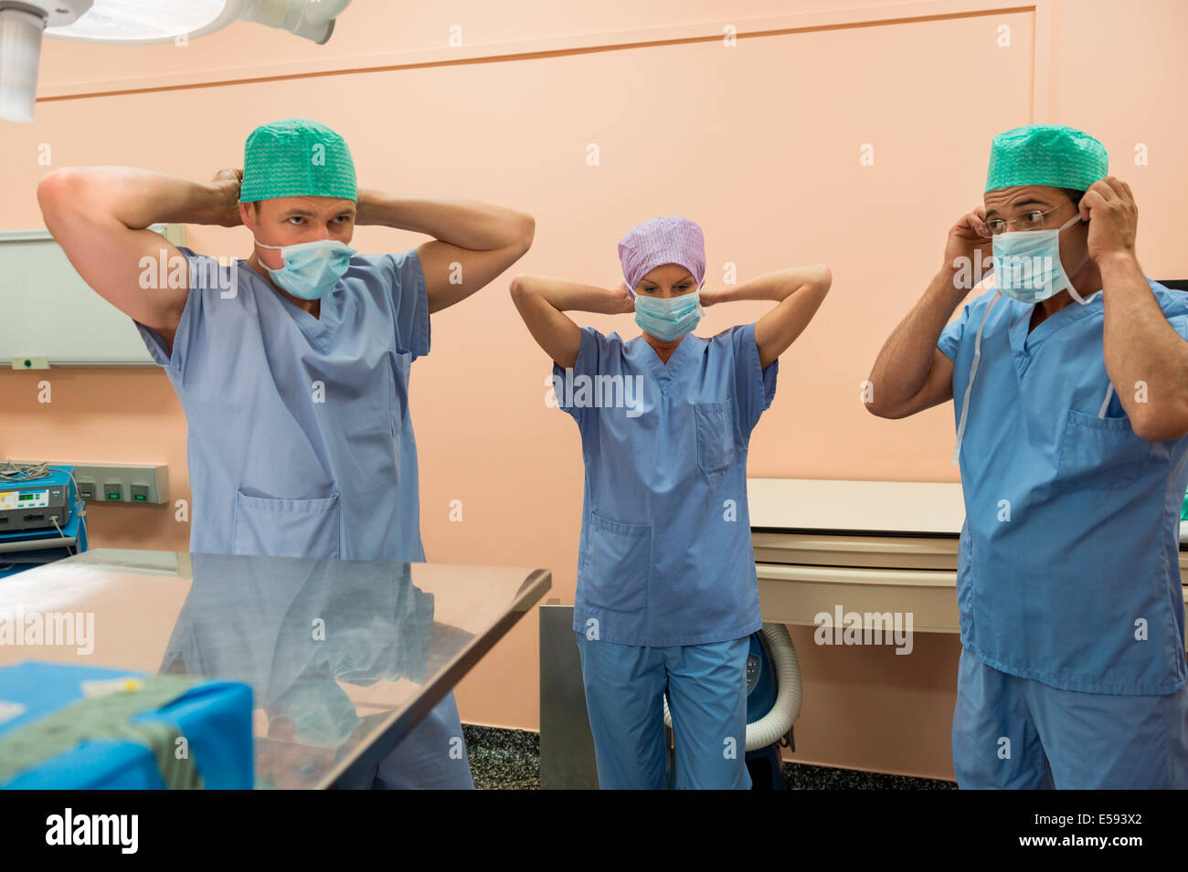 Operating room ready operation hi-res stock photography and images - Alamy
